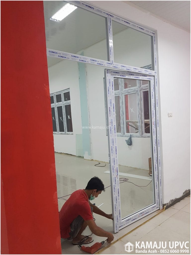 Pemasangan Jendela UPVC Gedung Pusdalops Banda Aceh